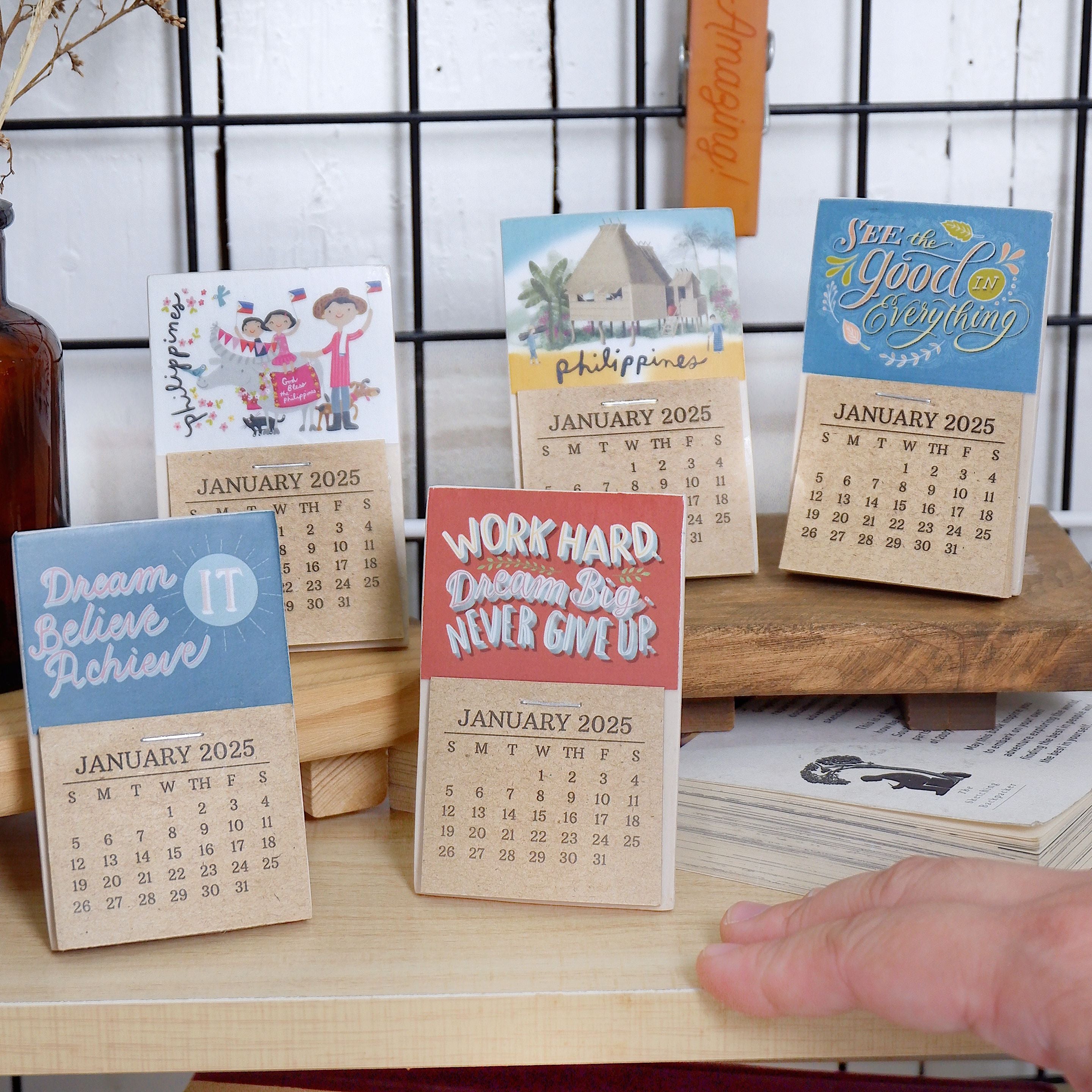 2025 Papemelroti Desk Calendar – papemelroti